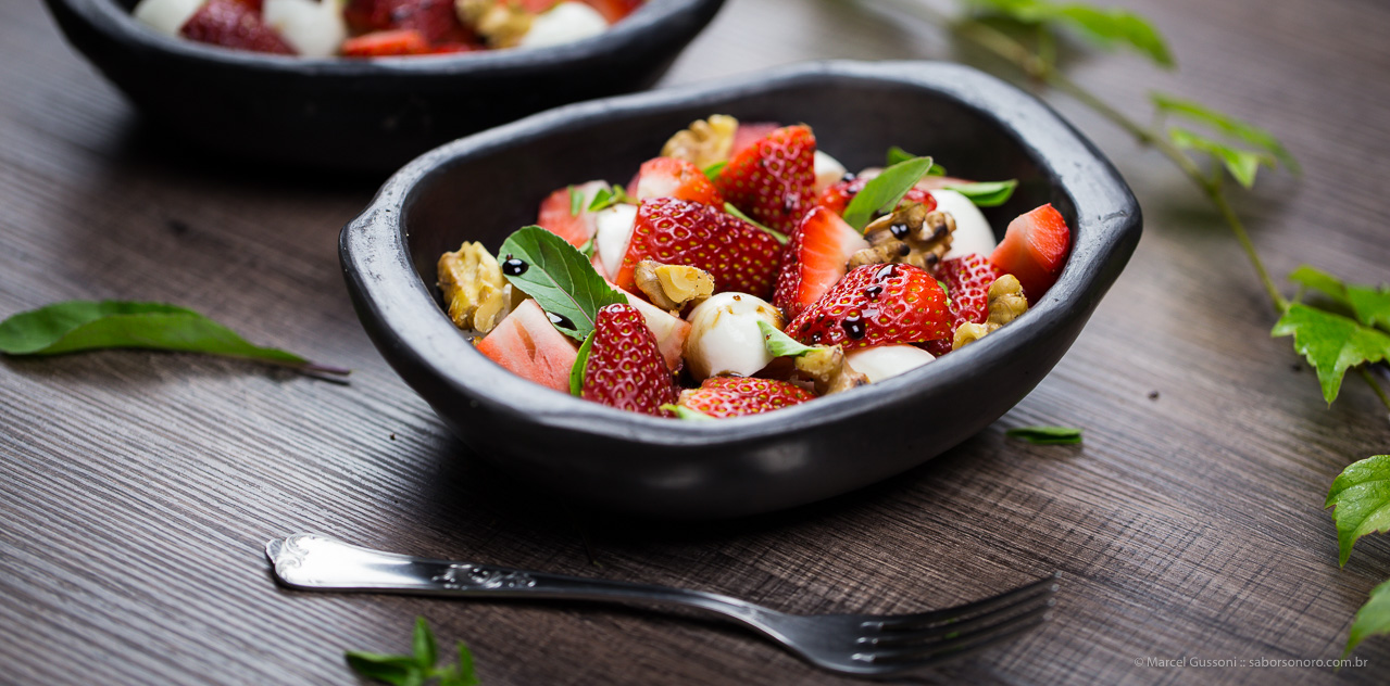 Salada Caprese de Morango - Sabor Sonoro